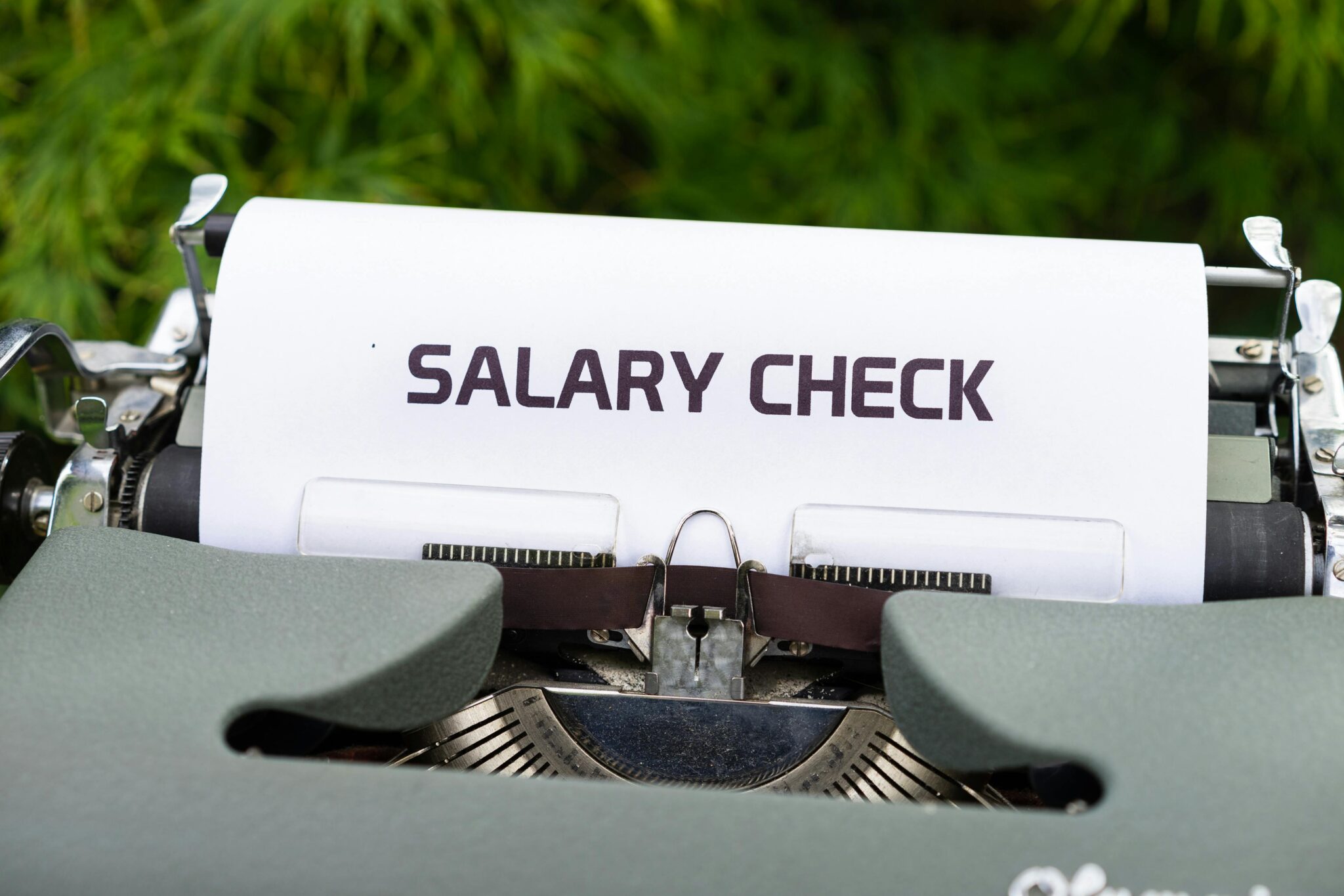 Qatar Labour Law Guide (Contracts, WPS, Gratuity) | GLF